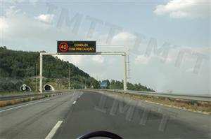 Após o sinal de mensagem variável, a velocidade indicada no sinal é ...